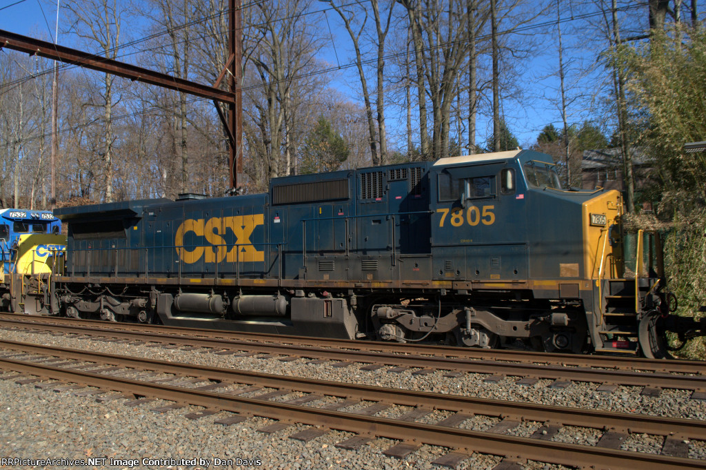 CSX C40-8W 7805 trails on Q438-05